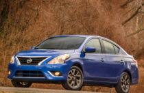 Российский дальнобойщик завистливо показал авто украинских VIP-беженцев ...